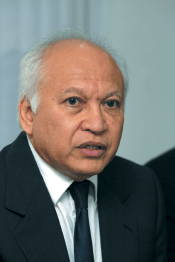 Flight school APFT sees losses shrinking